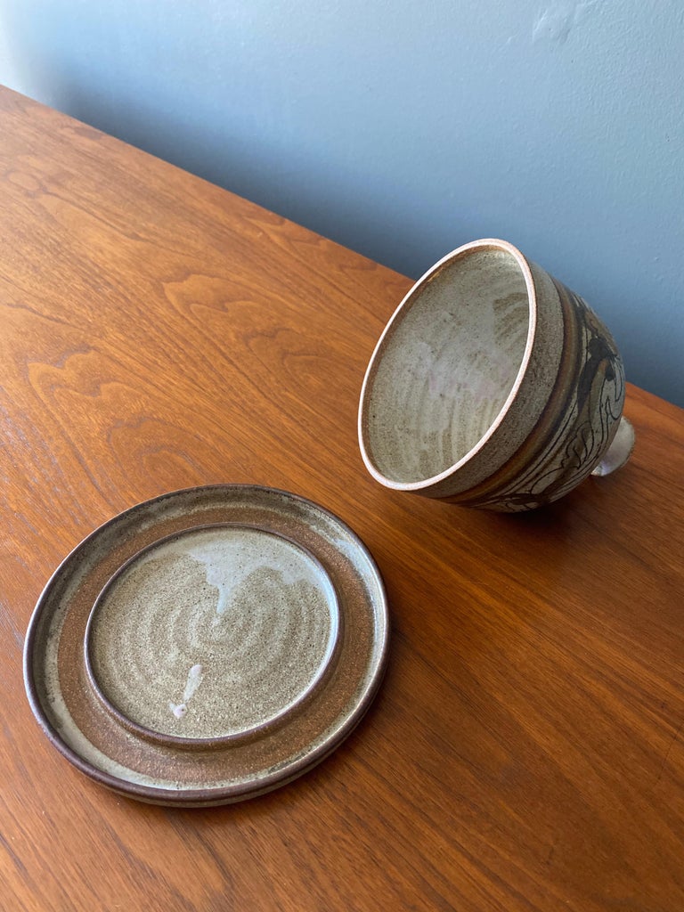 Studio Pottery Signed Lidded Plate, circa 1976 For Sale at 1stDibs