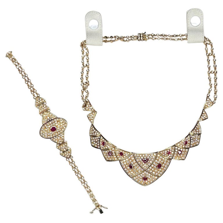 Stunning 18k Ruby and Diamond Suite For Sale at 1stDibs