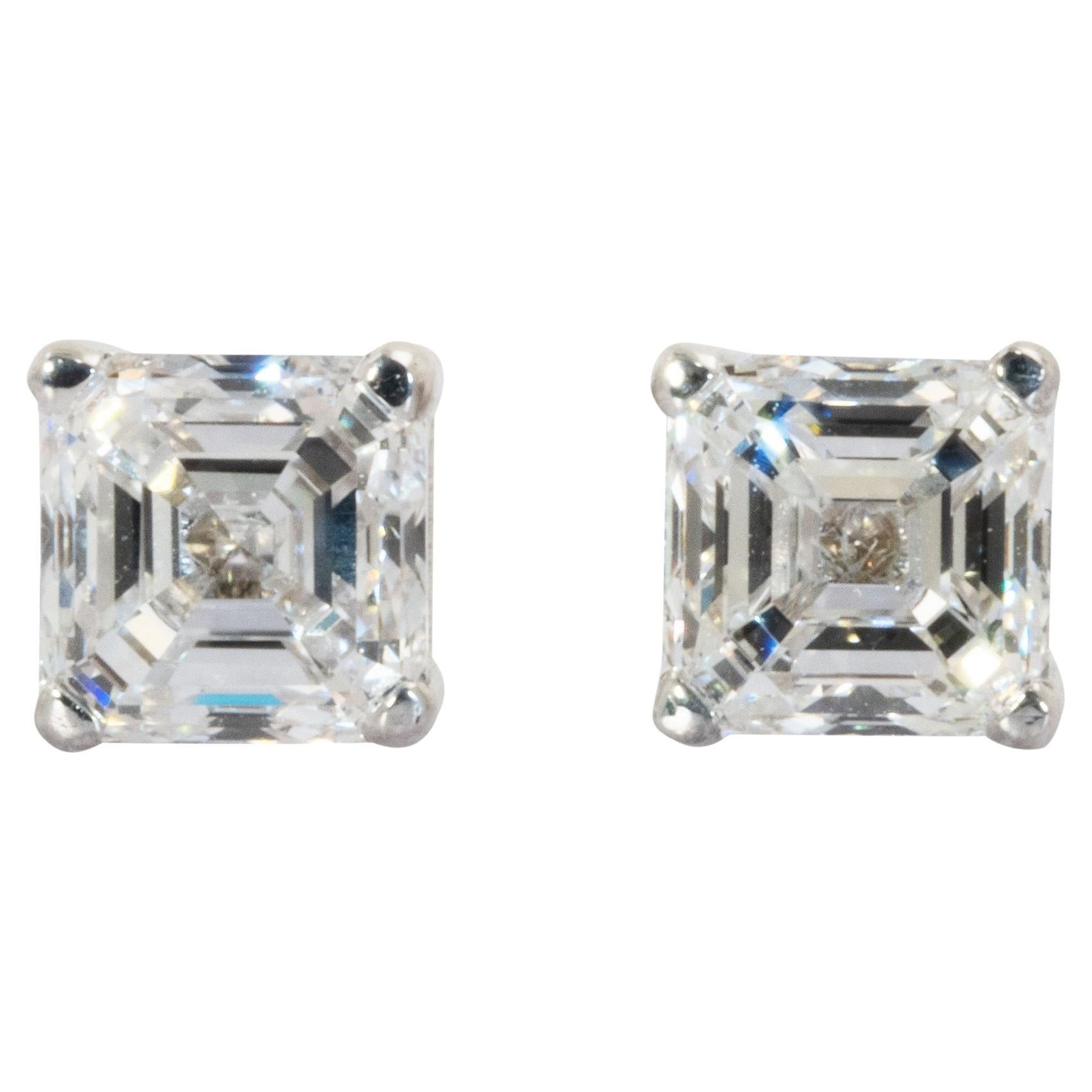 Elegant 18k White Gold Stud Earrings 2.02 Ct with Natural Diamonds, GIA Cert For Sale at 1stDibs