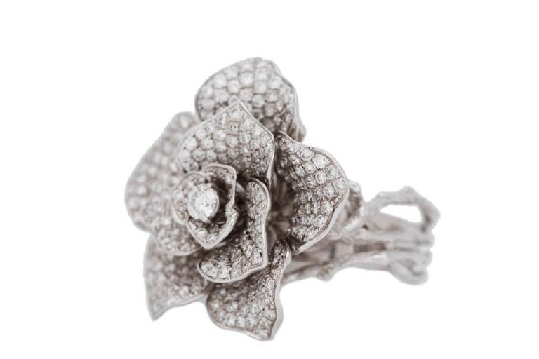 Stunning 18K White Gold Flower-Like Ring with 3.13 Ct Natural Diamonds ...