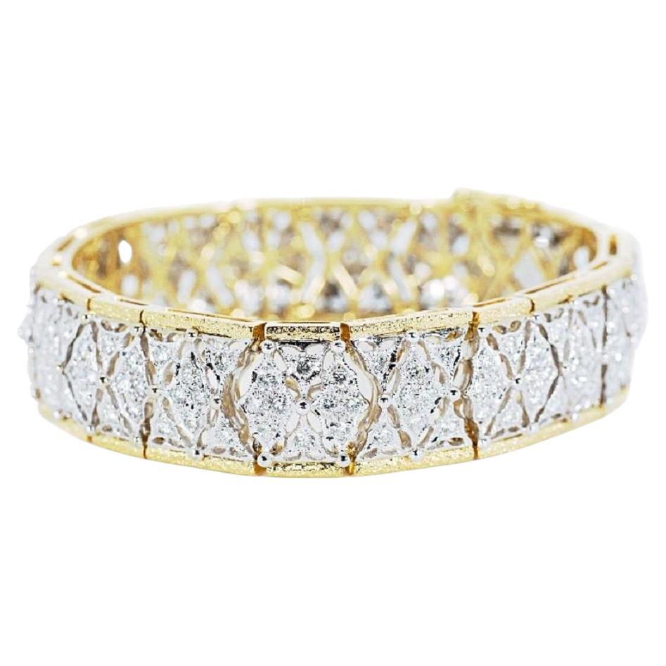 Luxurious 18K White gold Bangle with 2 Ct Natural Princess Diamonds - IGI Cert For Sale at 1stDibs