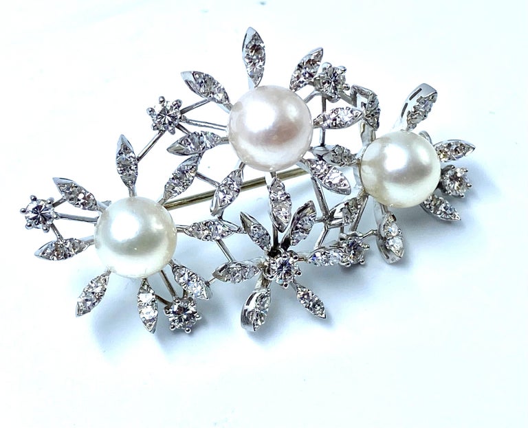 Stunning "daisies" brooch with diamonds and pearls For Sale at 1stDibs
