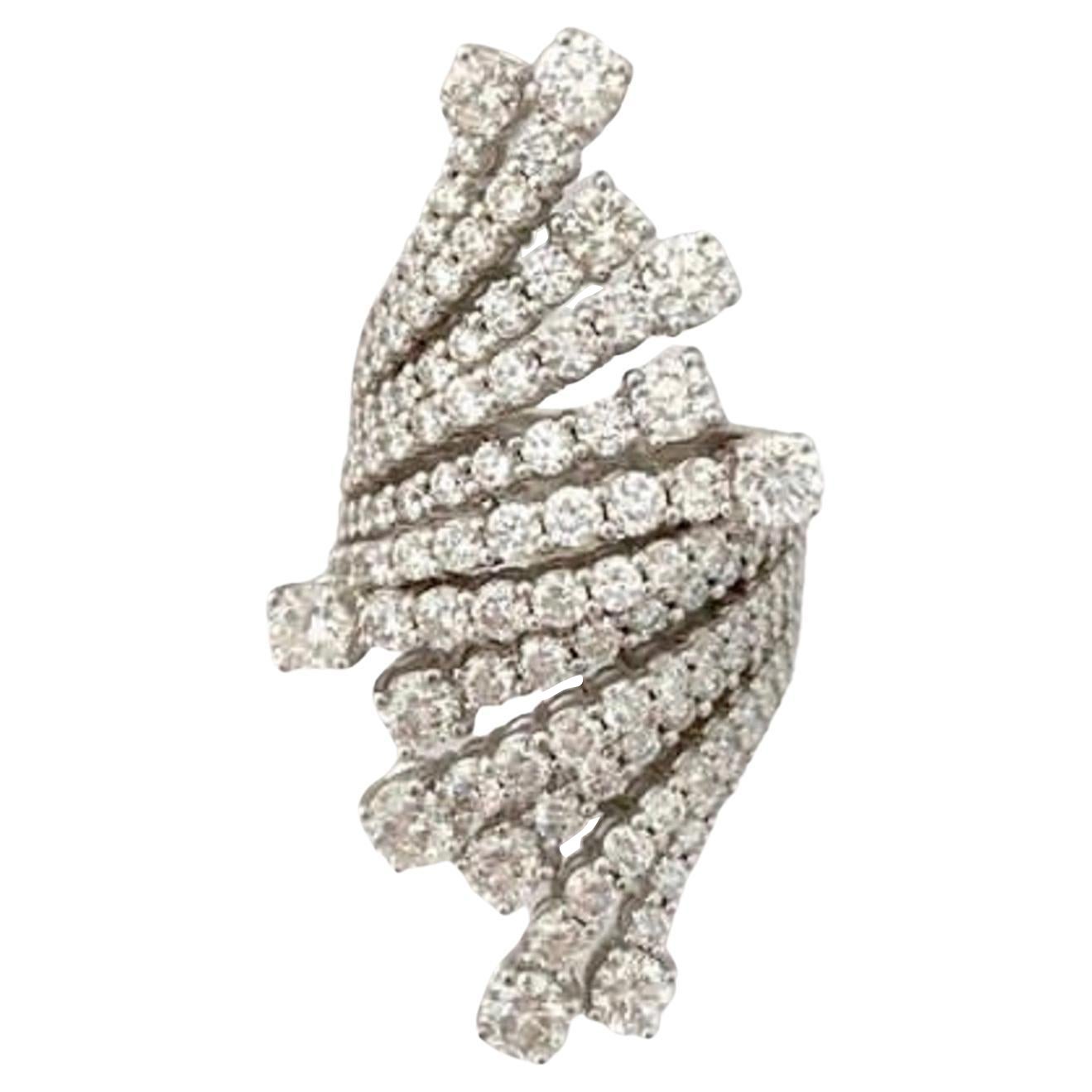 Stunning 5 carats of Diamonds on 18k gold ring For Sale at 1stDibs