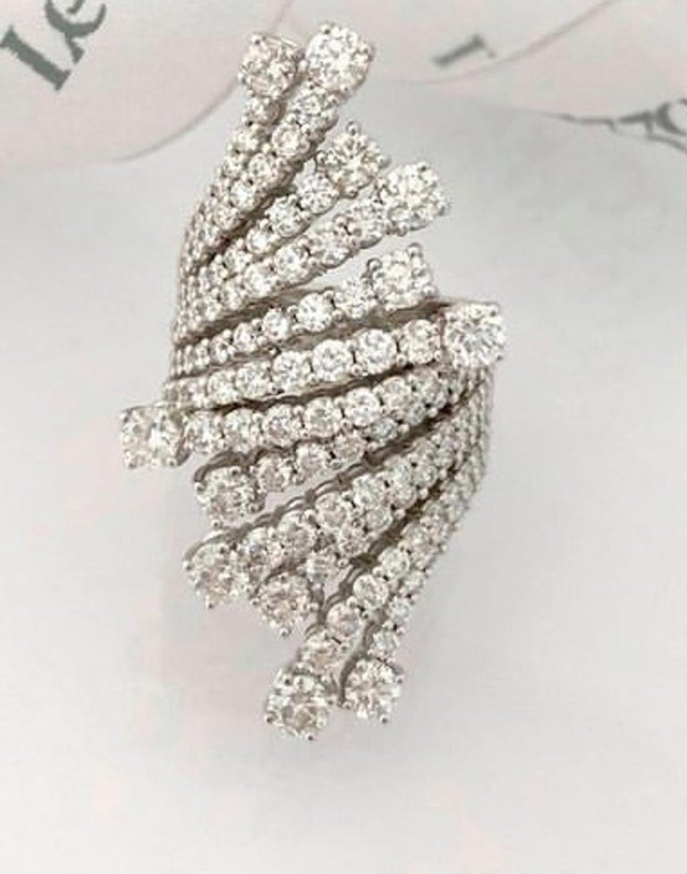 Stunning Design with 5ct of Diamonds on Ring in Golf For Sale at 1stDibs