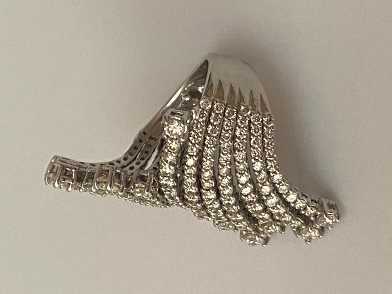 Stunning Design with 5ct of Diamonds on Ring in Golf For Sale at 1stDibs