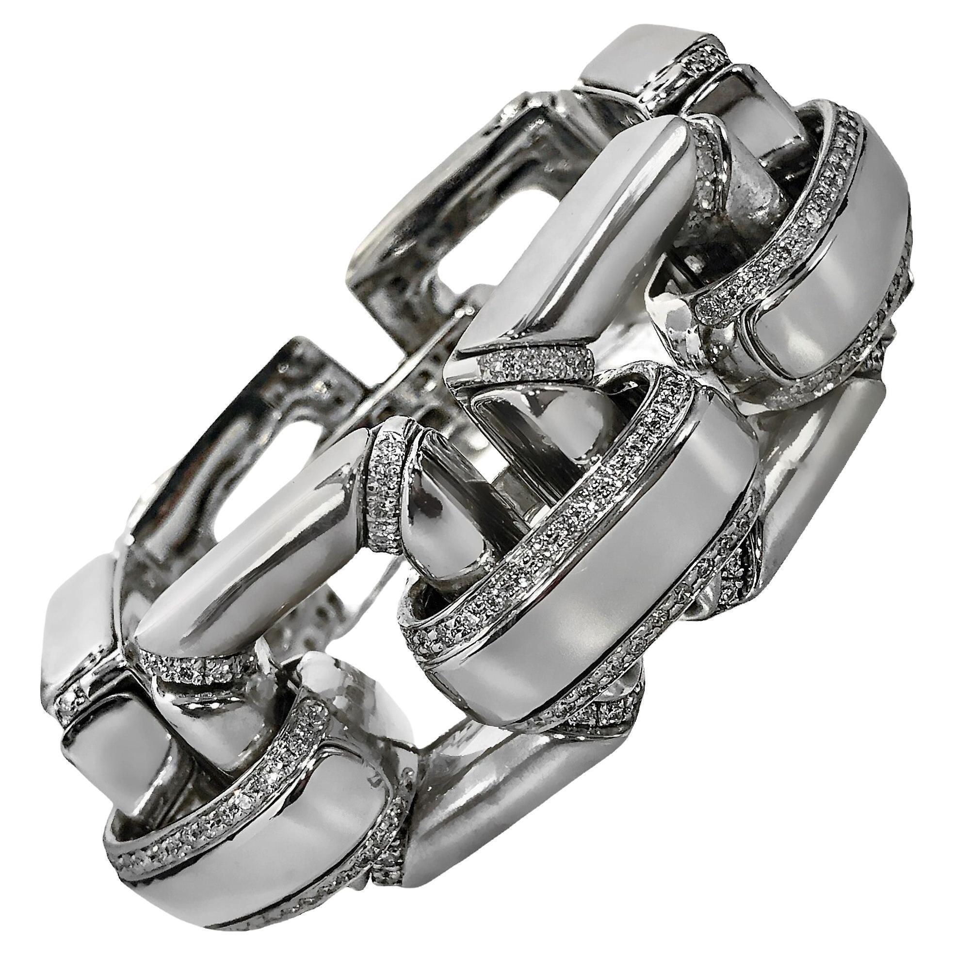 Gold Floral Design Link Bracelet For Sale at 1stDibs