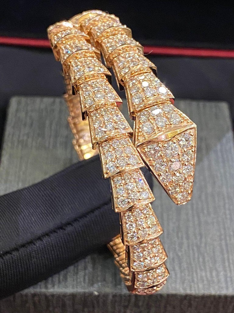 Stunning Snake Bracelet with Diamonds in Gold For Sale at 1stDibs