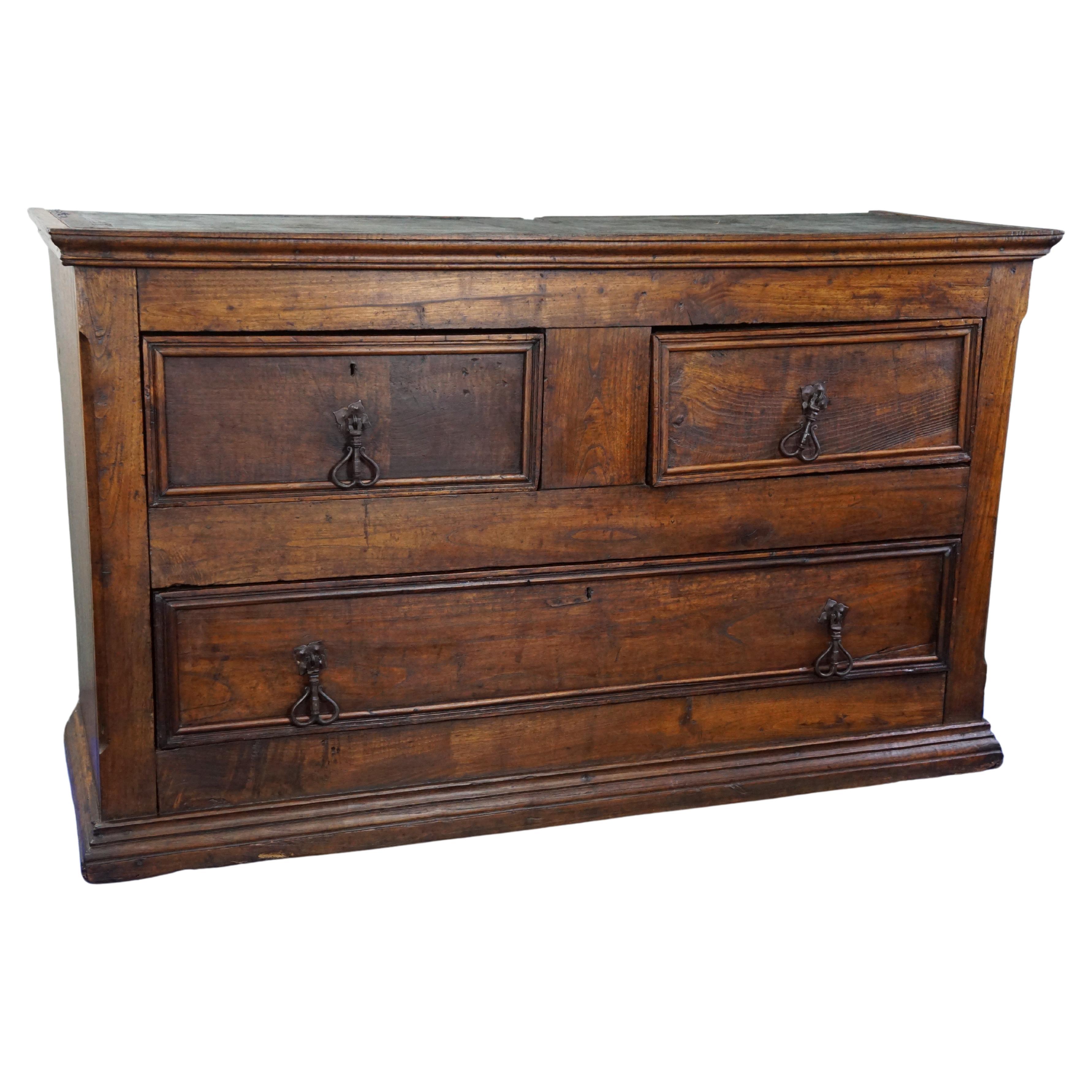 Very charming antique English wooden chest of drawers, 18th century For ...