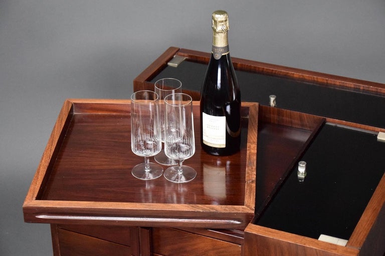 Stylish Italian Mid-Century Modern Bar Trolley / Table For Sale at 1stDibs
