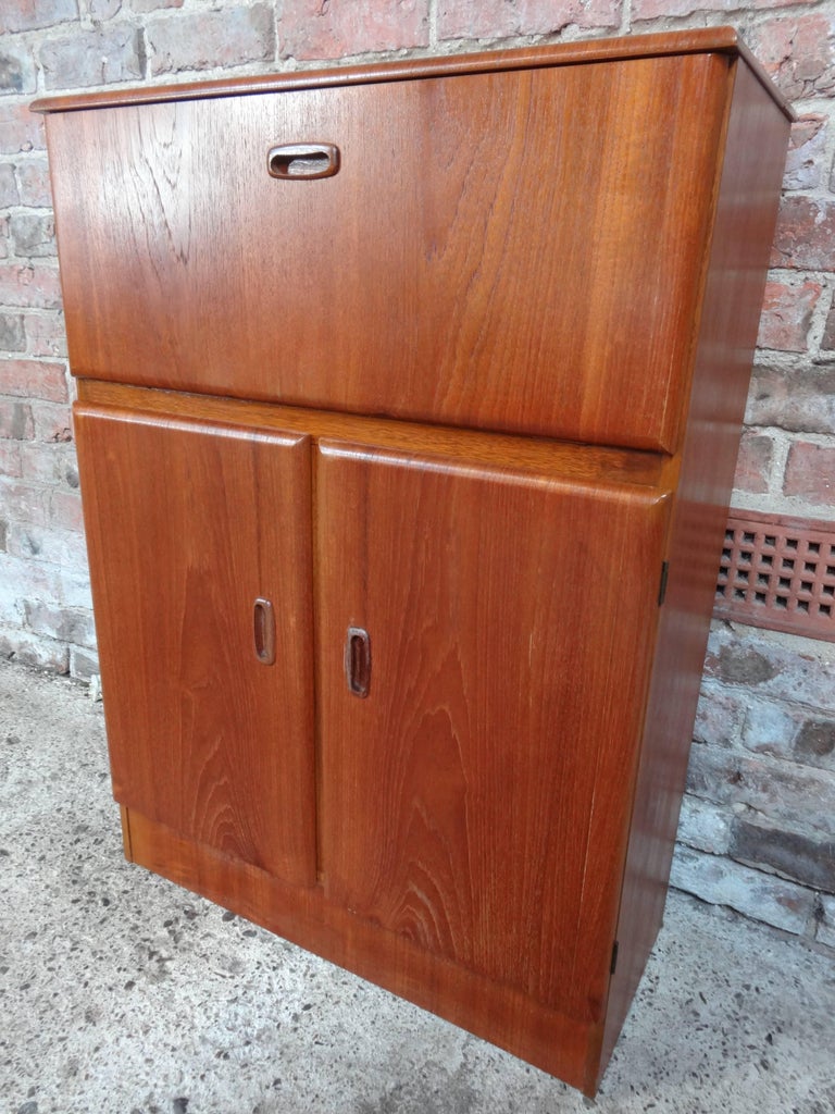 Stylish Retro Vintage Cocktail Cabinet with Mirror and Glass Shelf and ...