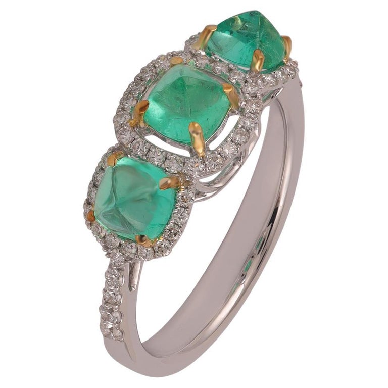 Colombian Emerald Sugarloaf Shape Three-Stone Ring 18k For Sale at 1stDibs
