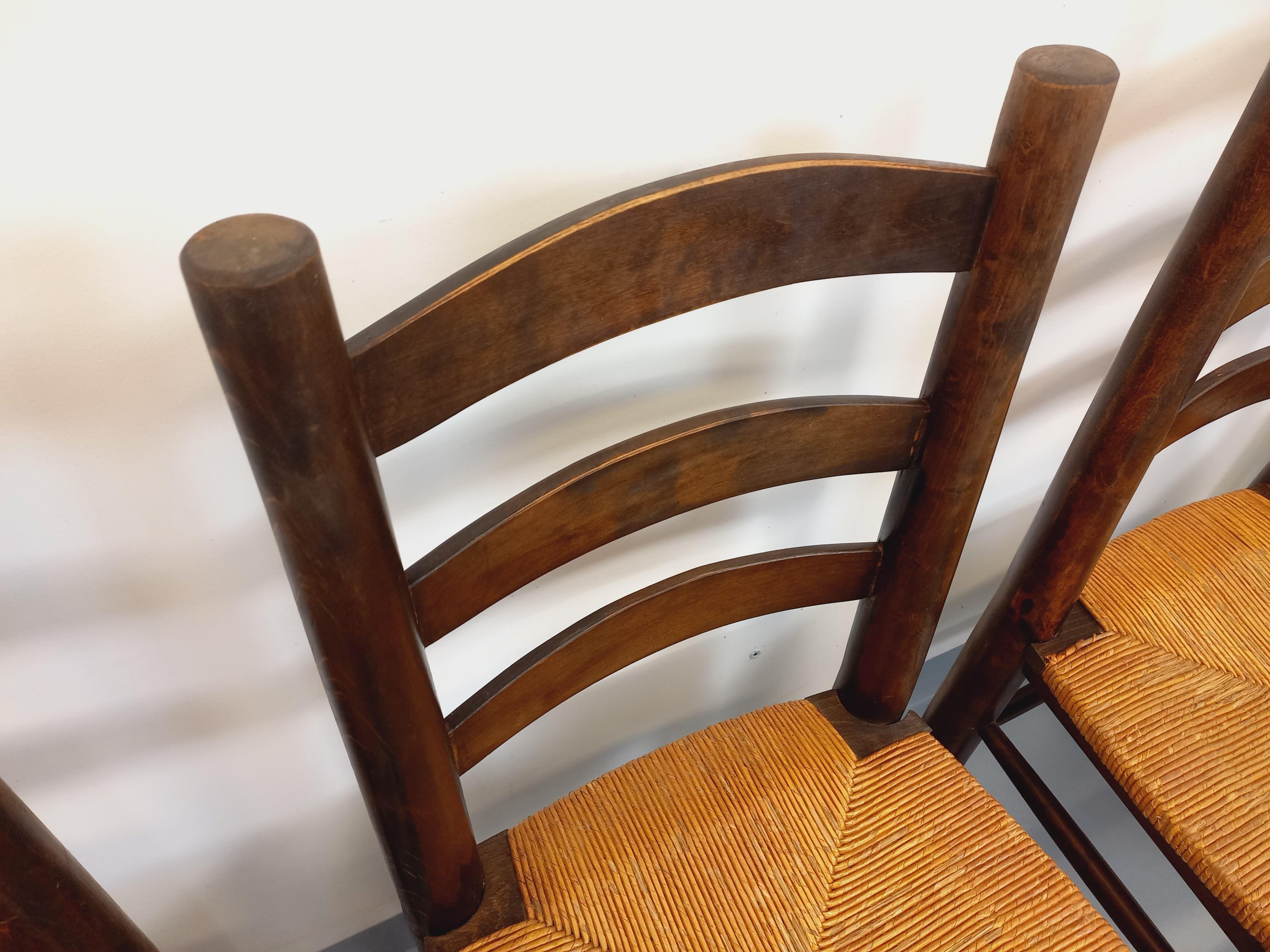 Suite de 4 chaises brutalistes vintage Georges Robert en bois et paille ...