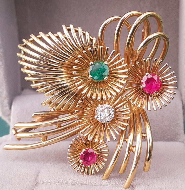 Sumptuous Bouquet of Flowers Lapel Pin Brooch in Gold and Gems For Sale ...