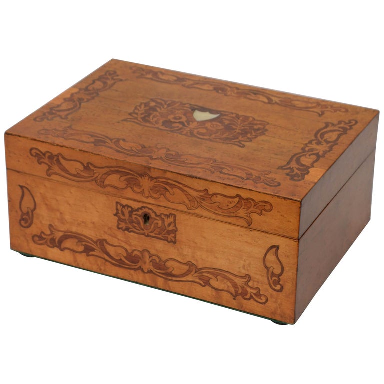 Superb Victorian Bird's-Eye Maple Jewelry Box For Sale at 1stDibs