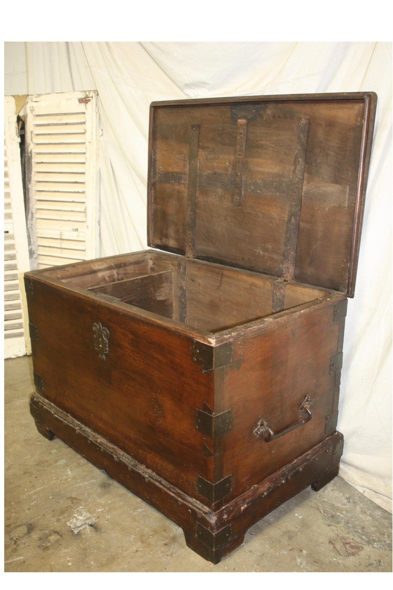 Superbe 17th Century French Blanket Chest or Trunk For Sale at 1stDibs