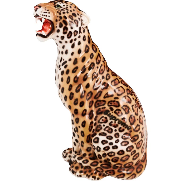 roaring leopard statue