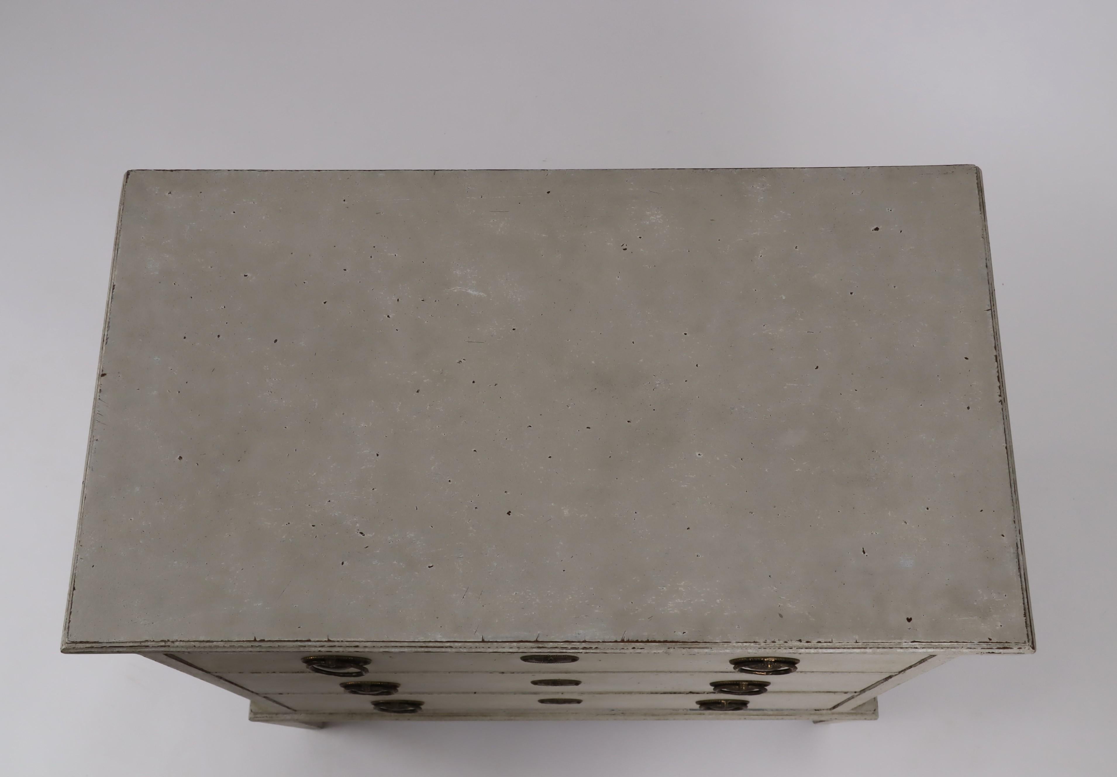 Swedish 1820s Gustavian Style Gray Painted Chest with Carved Semi ...