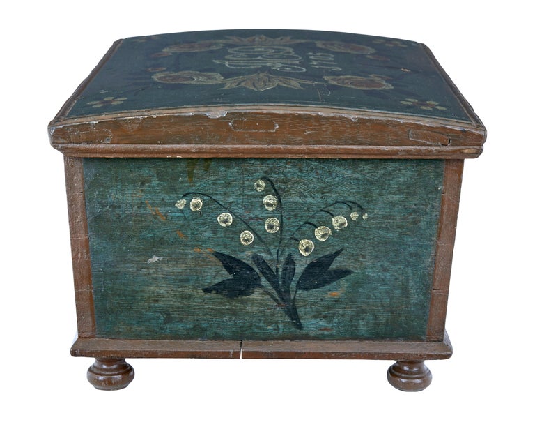 Swedish 18th century hand painted oak box For Sale at 1stDibs