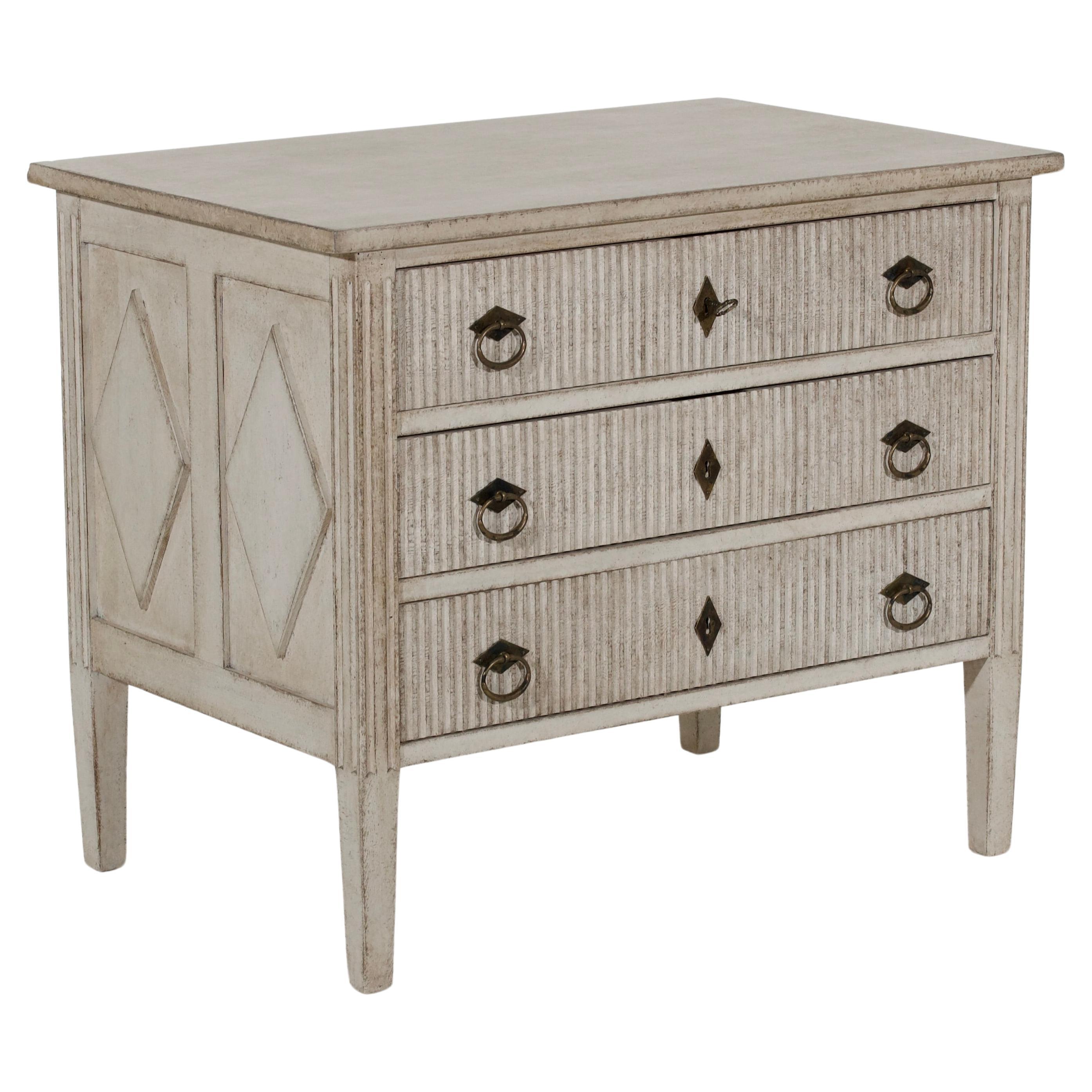 Swedish Gray Cream Painted Desk with Five Carved Reeded Drawers, 20th ...