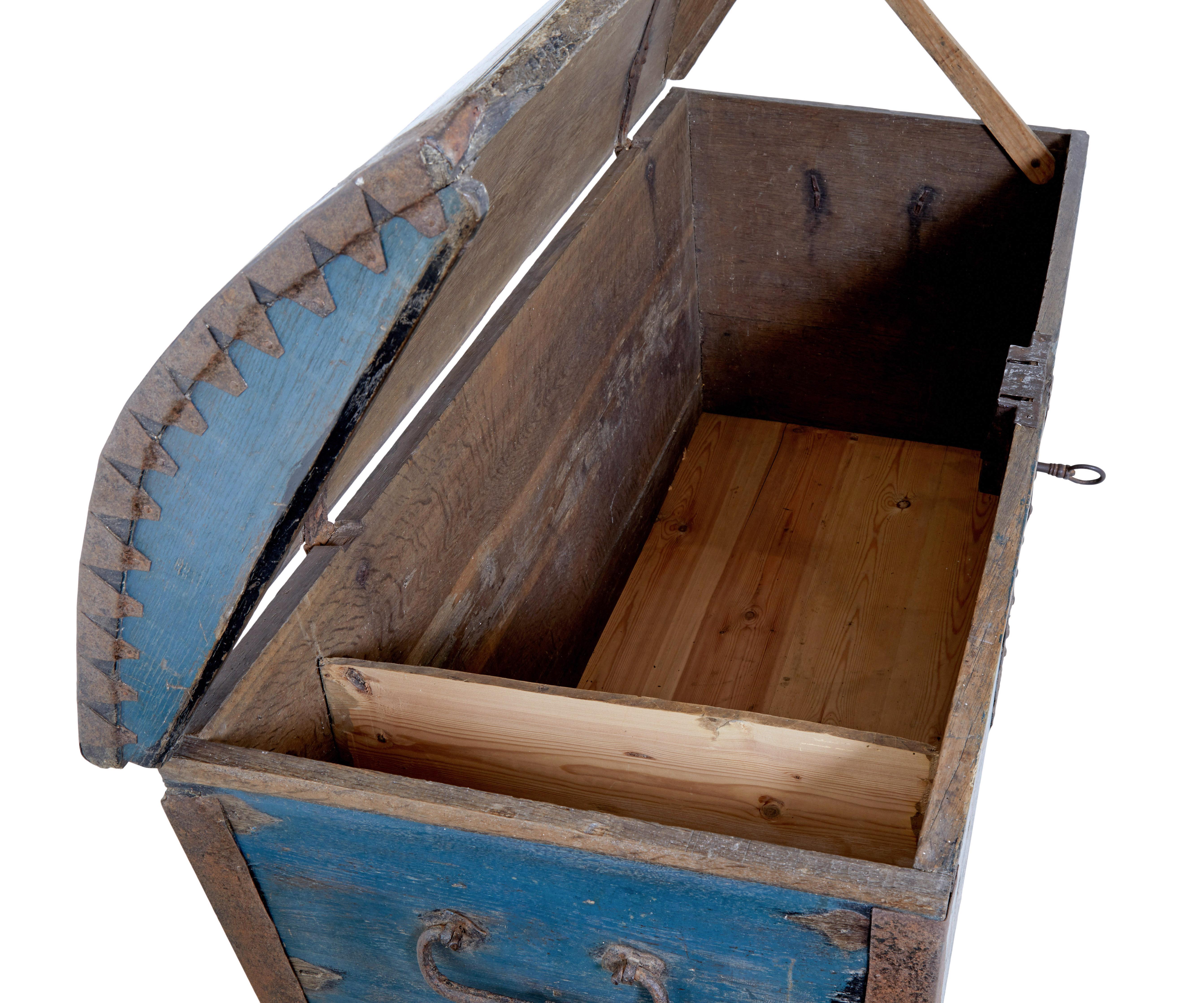 Swedish 19th Century Hand Painted Oak Coffer For Sale at 1stDibs