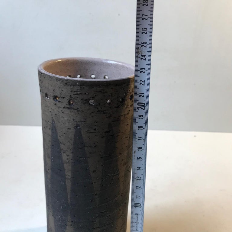 Swedish Chamotte Vase with Arrows by Valeria G. Törnberg for Elbogen ...