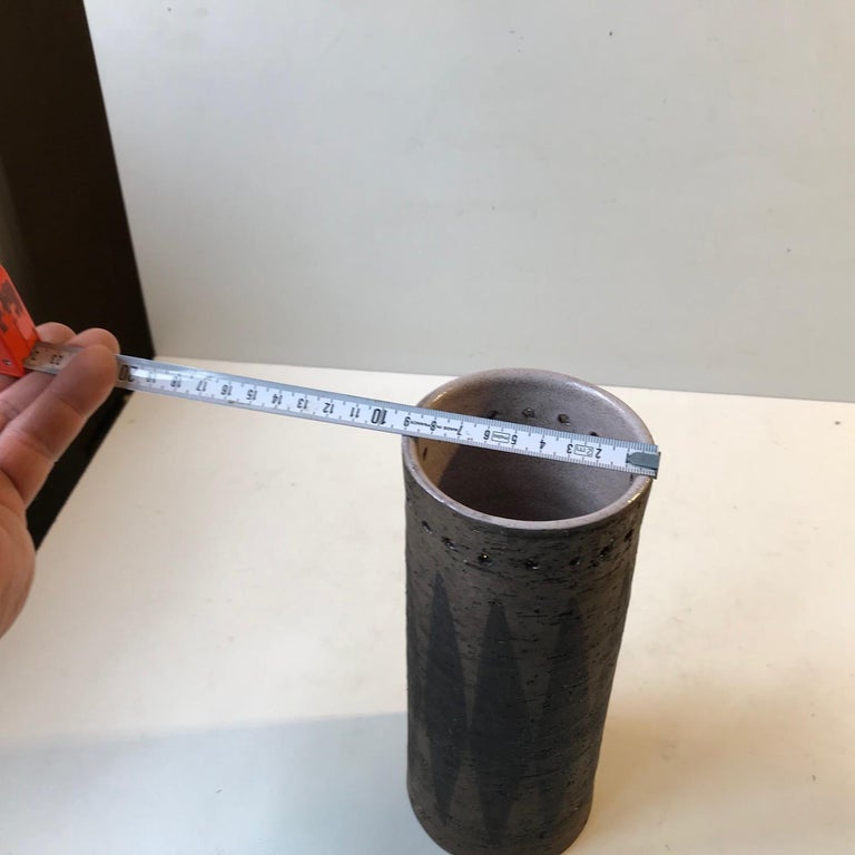 Swedish Chamotte Vase with Arrows by Valeria G. Törnberg for Elbogen ...