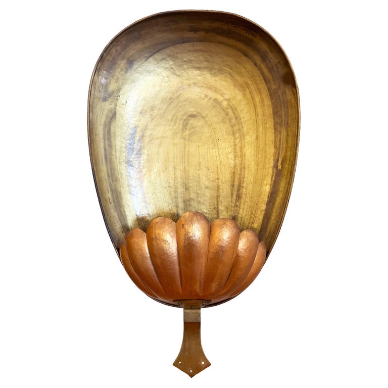 Schwedische Overscaled-Leuchte aus gehämmertem Messing aus der ...