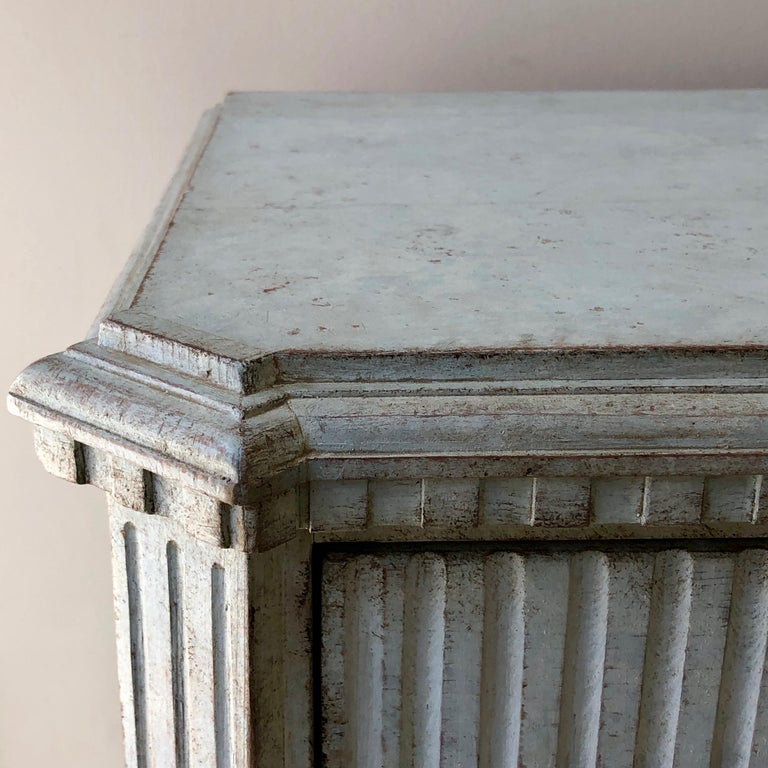 Swedish Gustavian Chest of Drawers with Reeded Front at 1stDibs