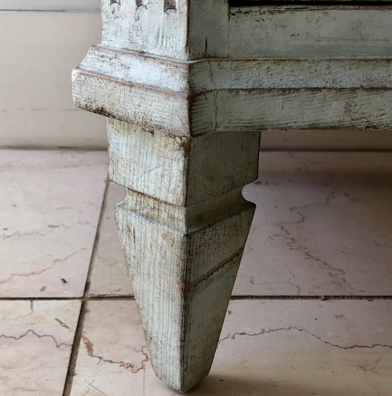 Swedish Gustavian Chest of Drawers with Reeded Front at 1stDibs