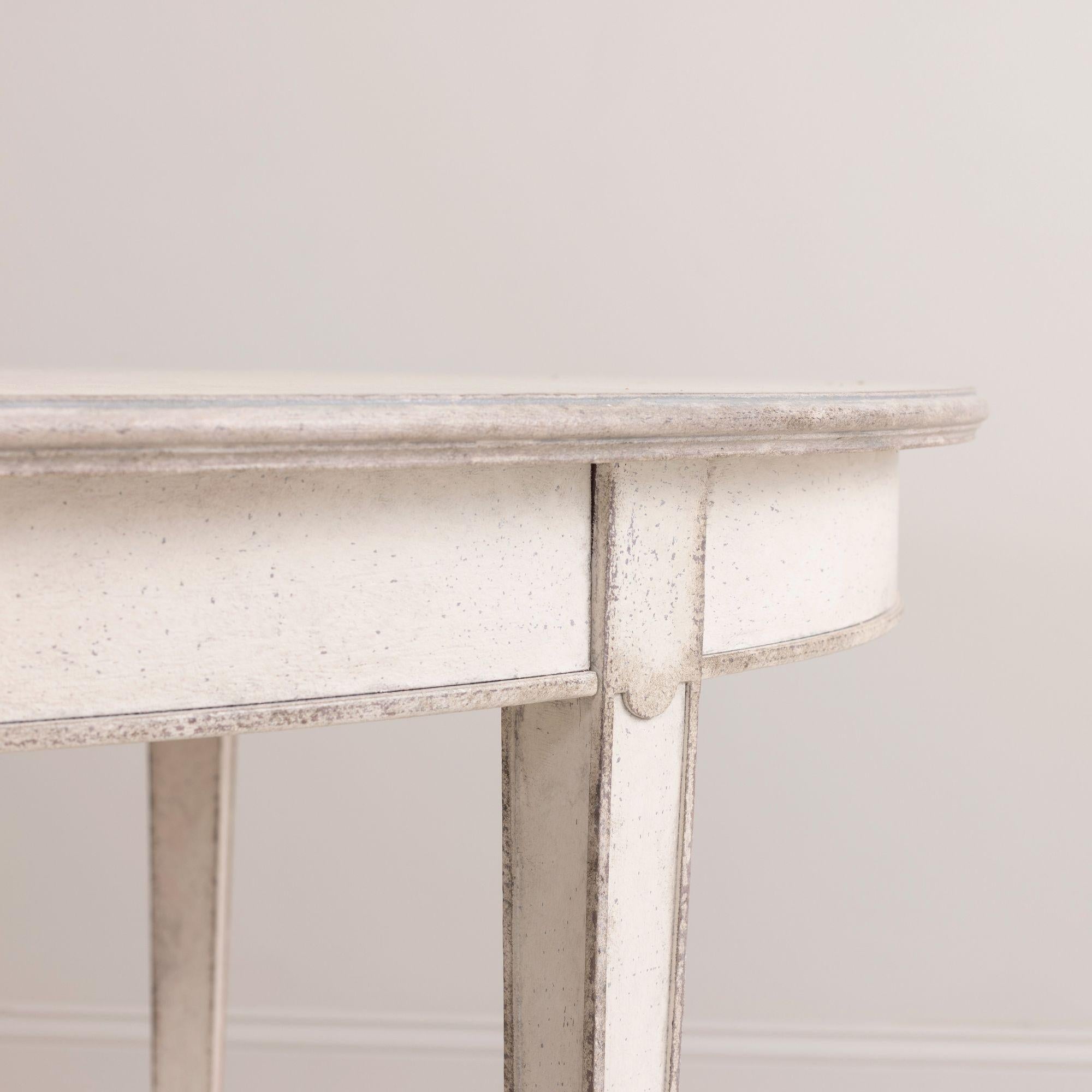 Swedish Gustavian Three-Leaf Extension Table For Sale at 1stDibs