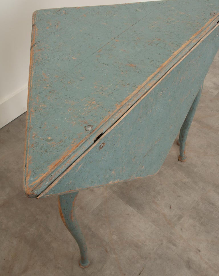 Swedish Painted Drop Leaf Corner Table For Sale at 1stDibs