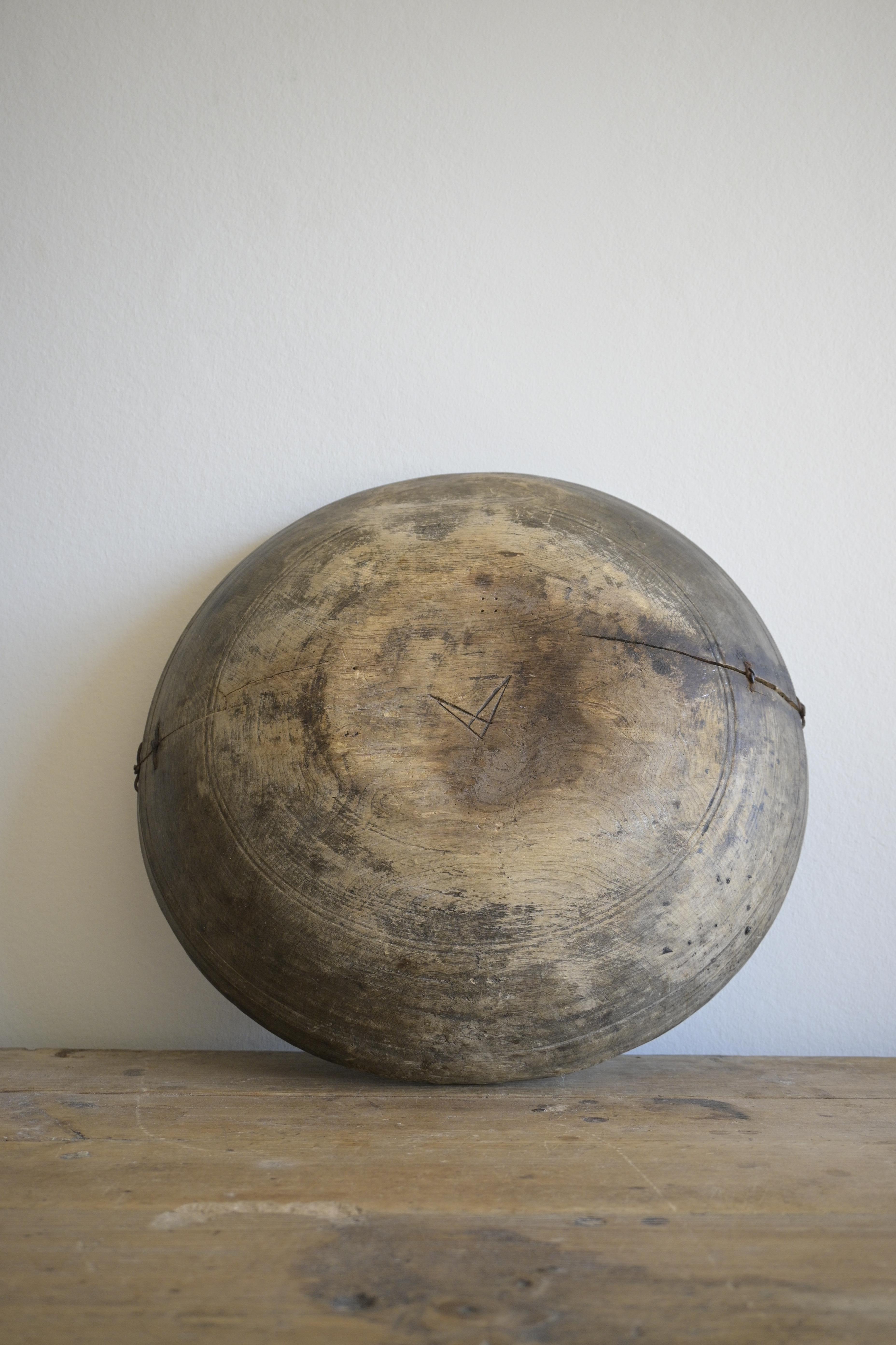 Swedish turned birch Bowl 18th century For Sale at 1stDibs