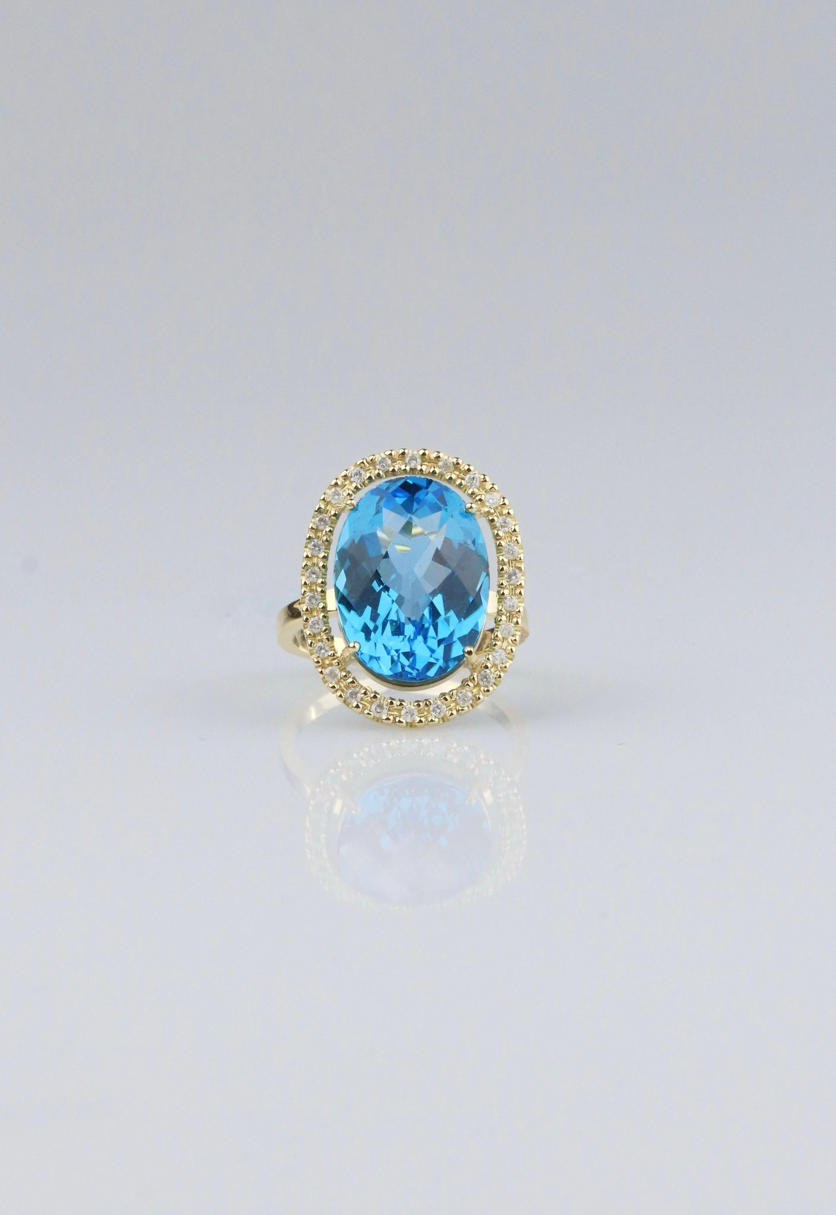 10cts Swiss Topaz Ring and Diamond - 18K Solid Yellow Gold For Sale at ...
