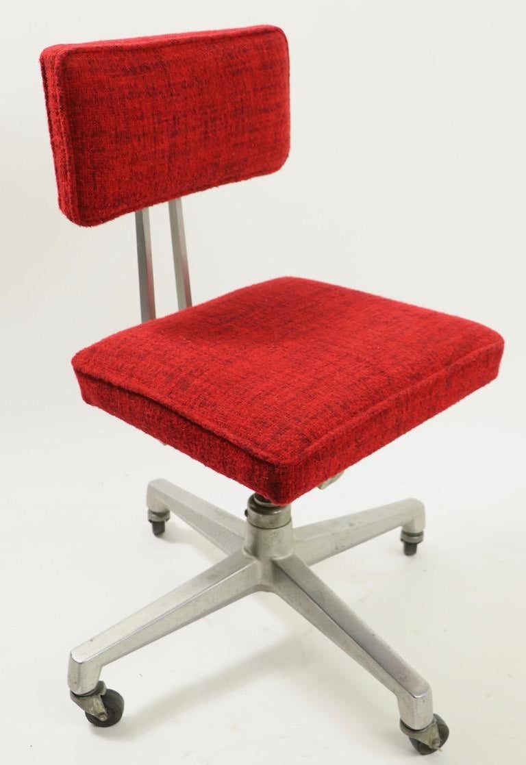Swivel Office Desk Chair by Shaw Walker at 1stDibs