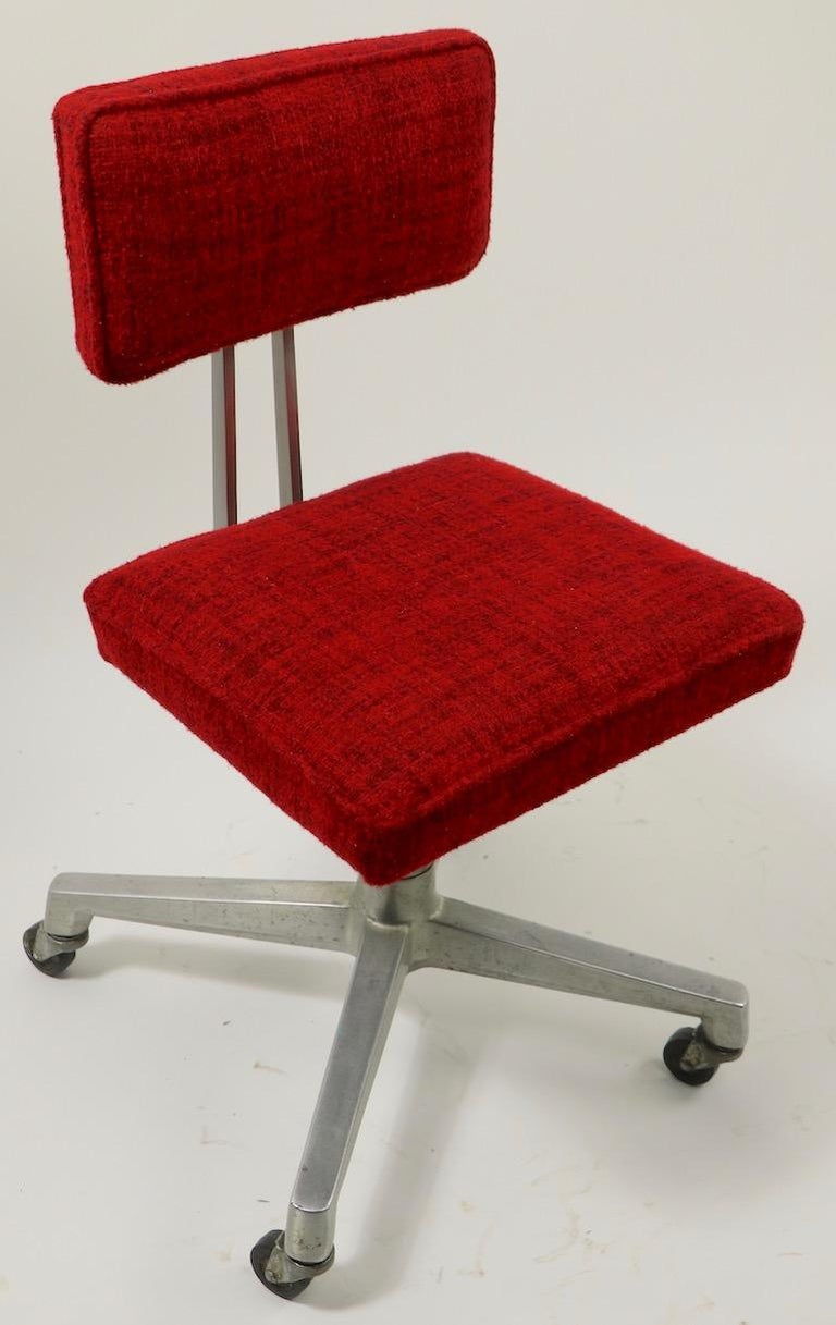 Swivel Office Desk Chair by Shaw Walker at 1stDibs