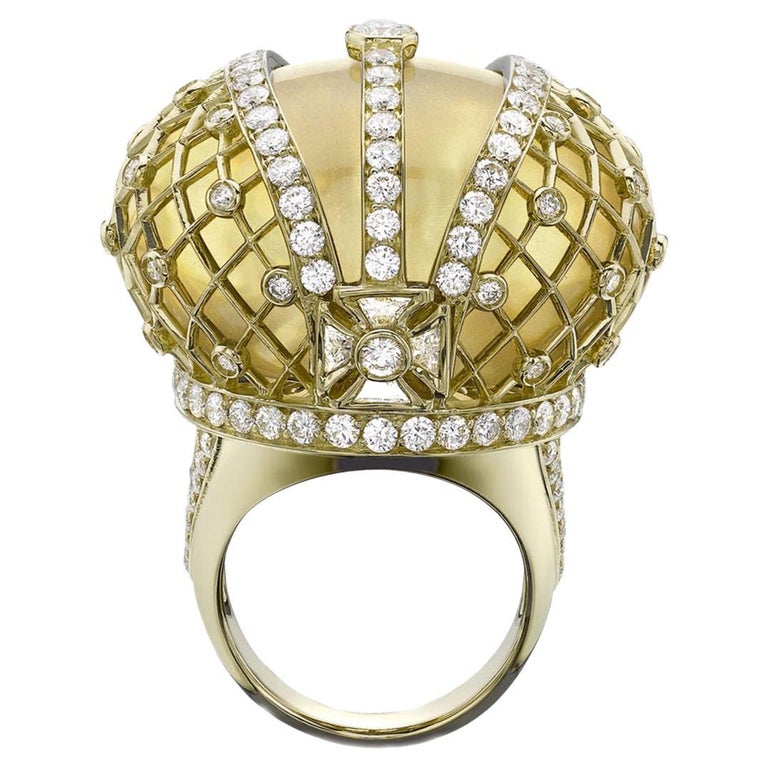 Sybarite Royal Jubilee Ring in Yellow Gold with White Diamonds and ...