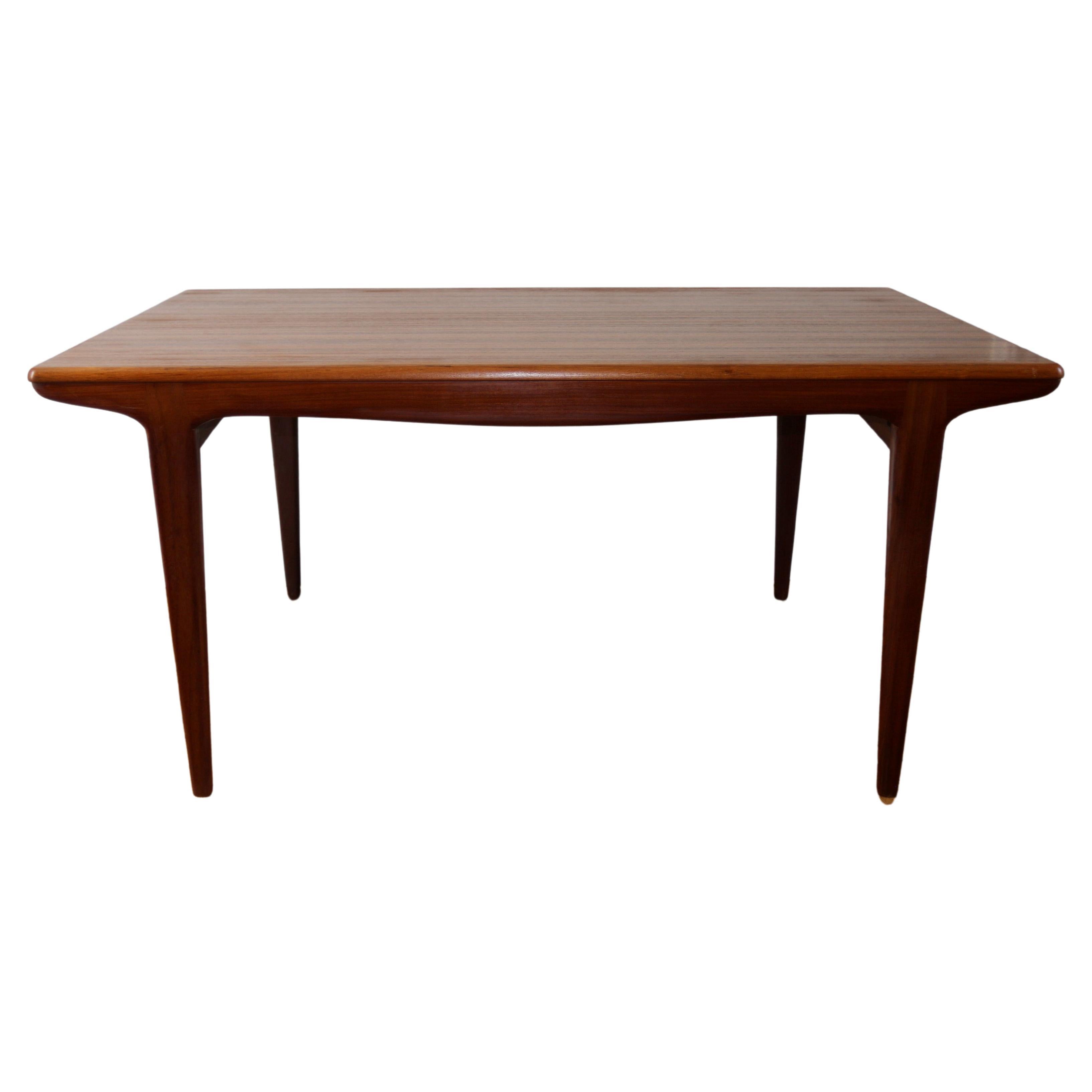 Table de repas scandinave vintage en teck esprit Andersen For Sale at ...