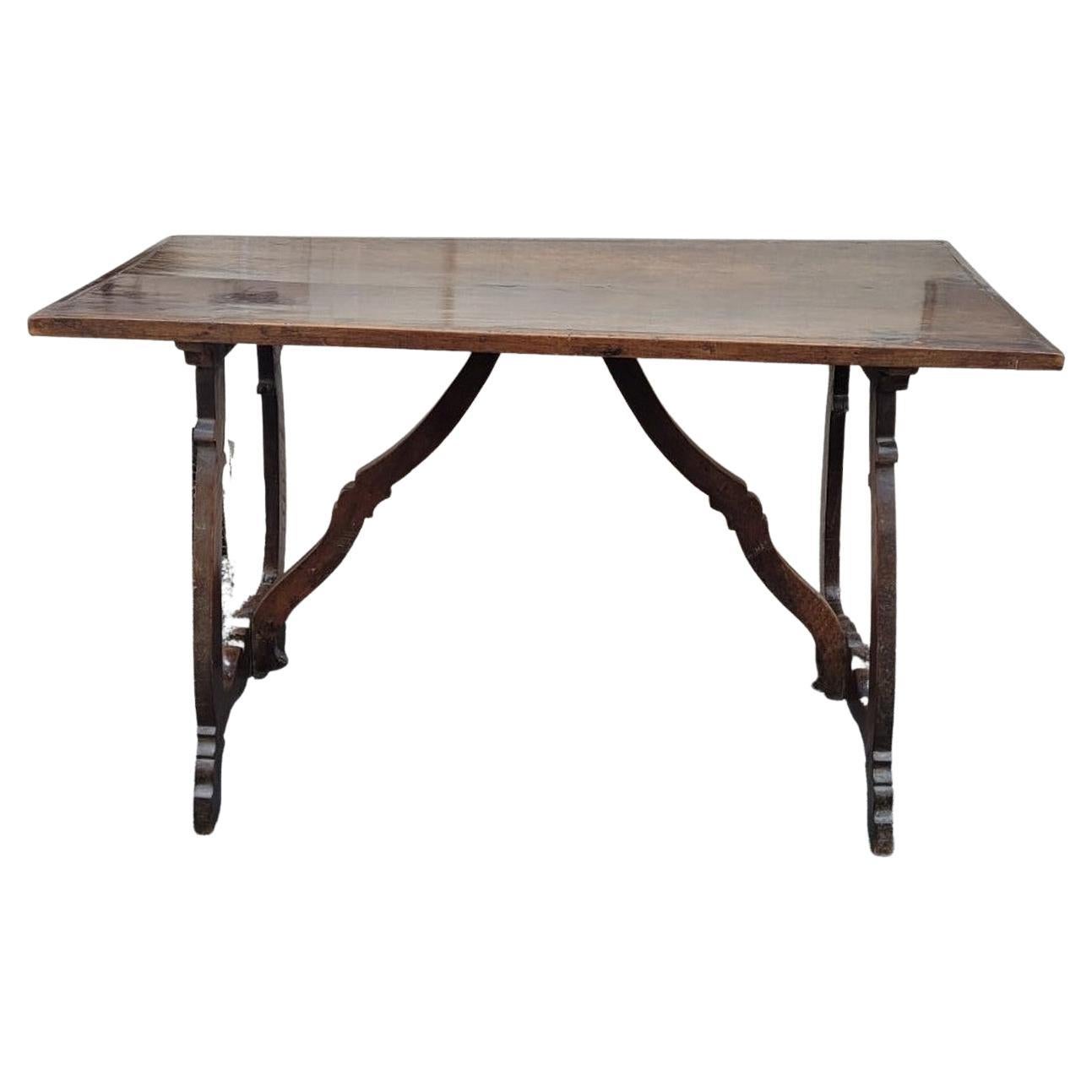 Table Fratine Walnut, Eighteenth Century For Sale at 1stDibs