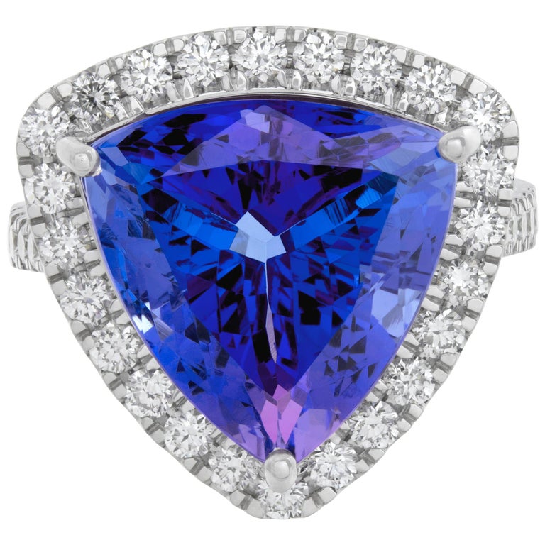 Tanzanite and Diamond Ring in 18k White Gold For Sale at 1stDibs