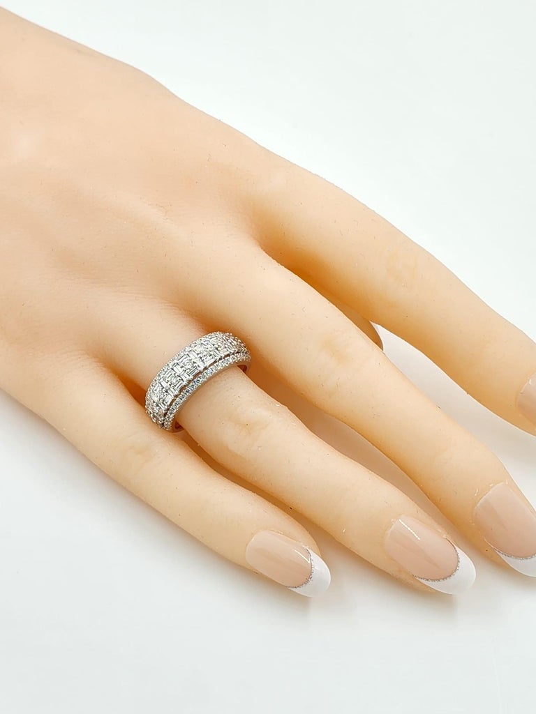 Taper Diamond Band Ring in 18 Karat White Gold For Sale at 1stDibs