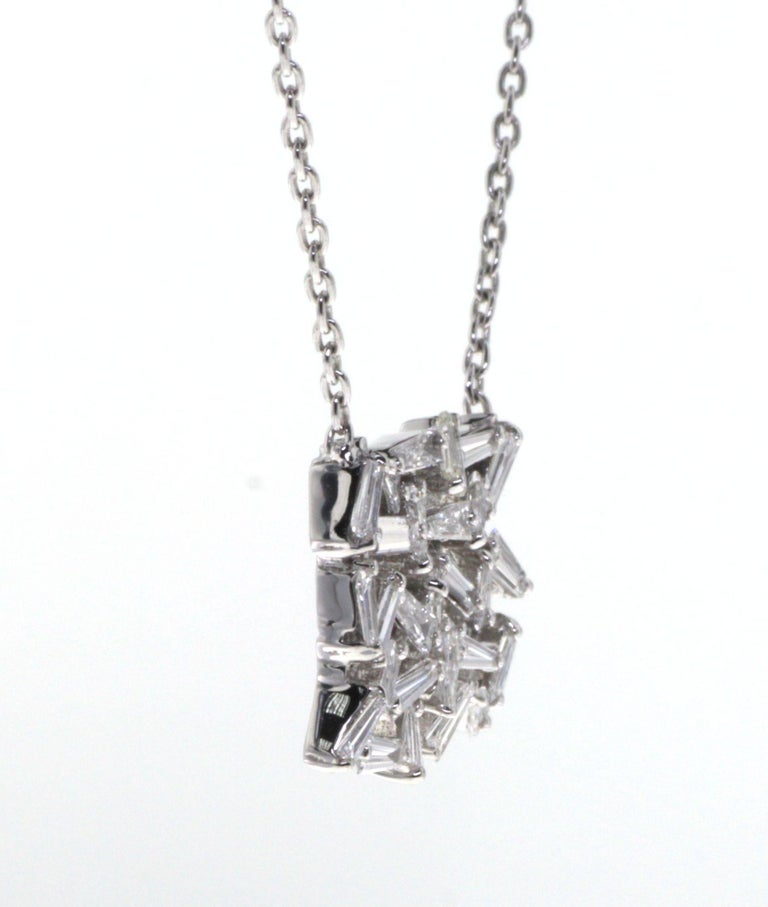 Taper Diamonds Pendant Necklace in 18 Karat White Gold For Sale at 1stDibs