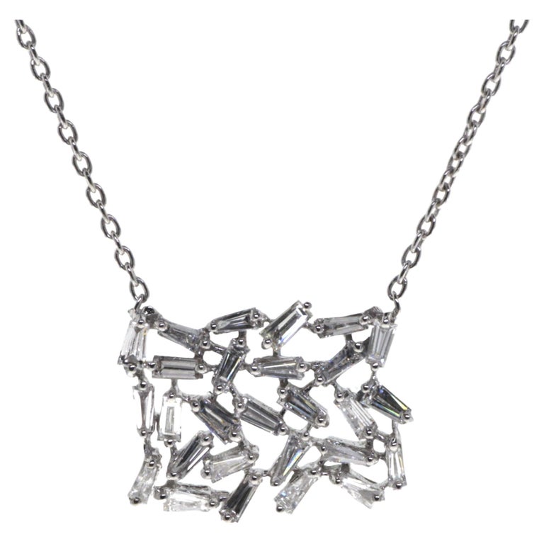 Taper Diamonds Pendant Necklace in 18 Karat White Gold For Sale at 1stDibs