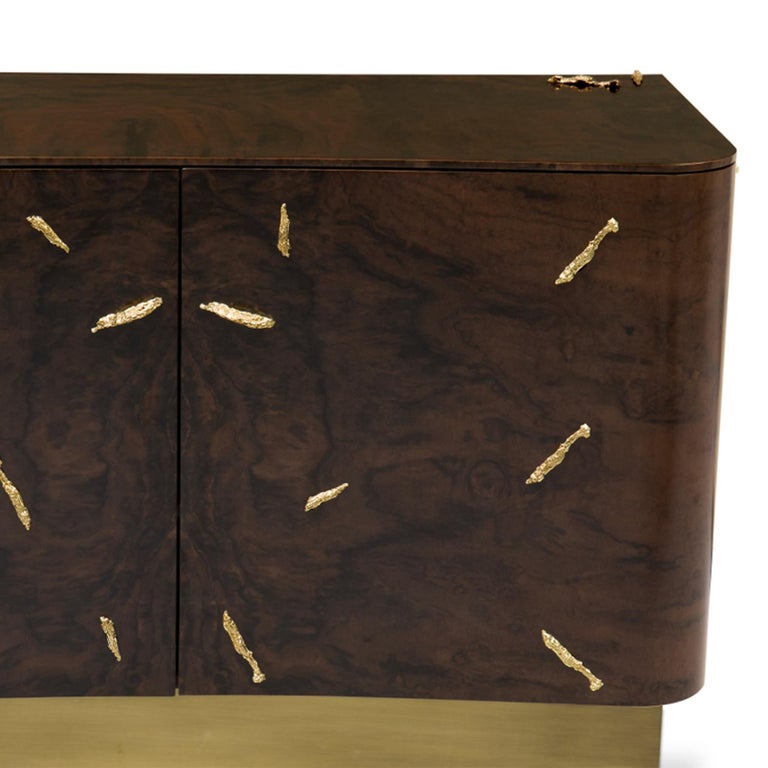 Tarius Large Cabinet Dresser For Sale at 1stDibs