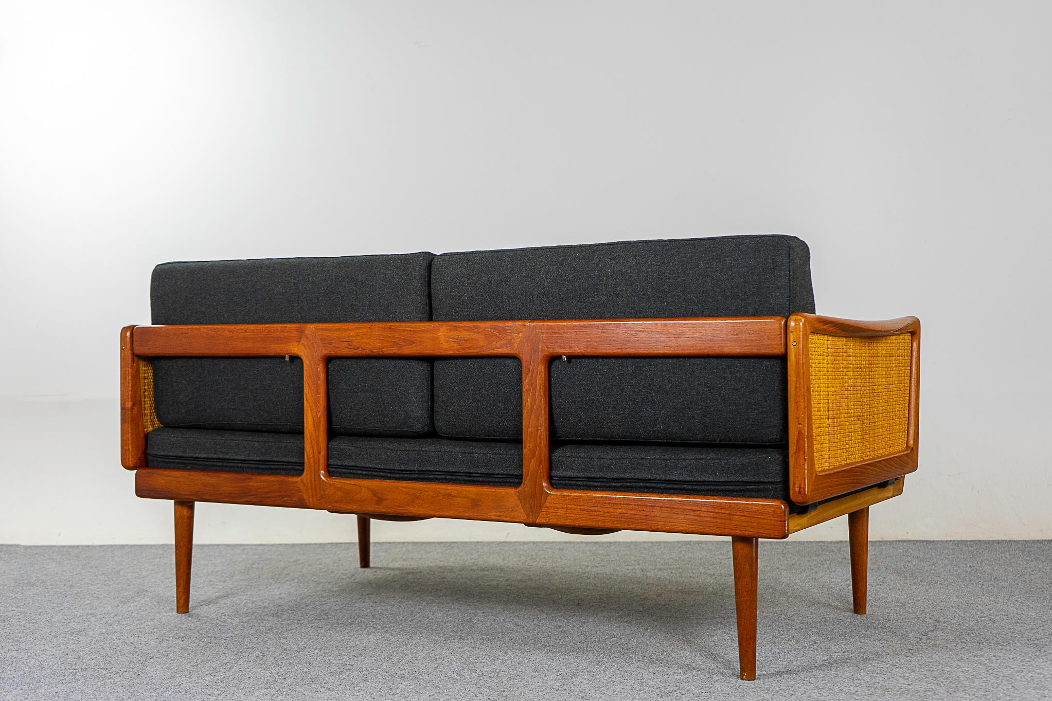 Teak Model "FD 451" Danish Loveseat / Daybed For Sale at 1stDibs