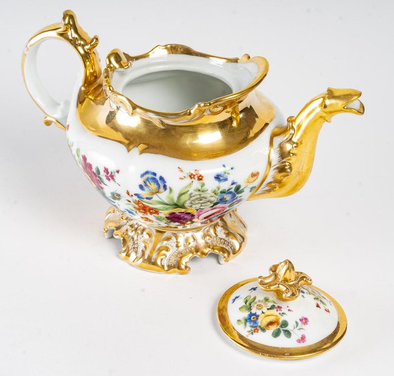 Teapot in Paris Porcelain, 19th Century For Sale at 1stDibs