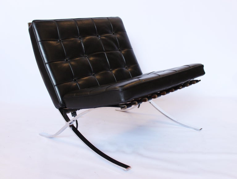 Techno Barcelona Easy Chair in Black Leather of Italian Design, 2000s ...