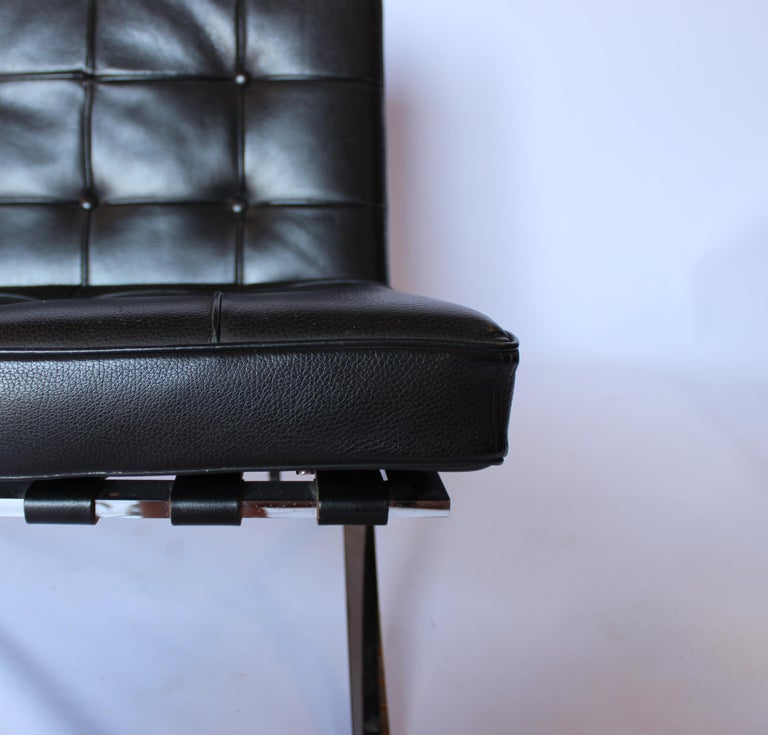 Techno Barcelona Easy Chair in Black Leather of Italian Design, 2000s ...