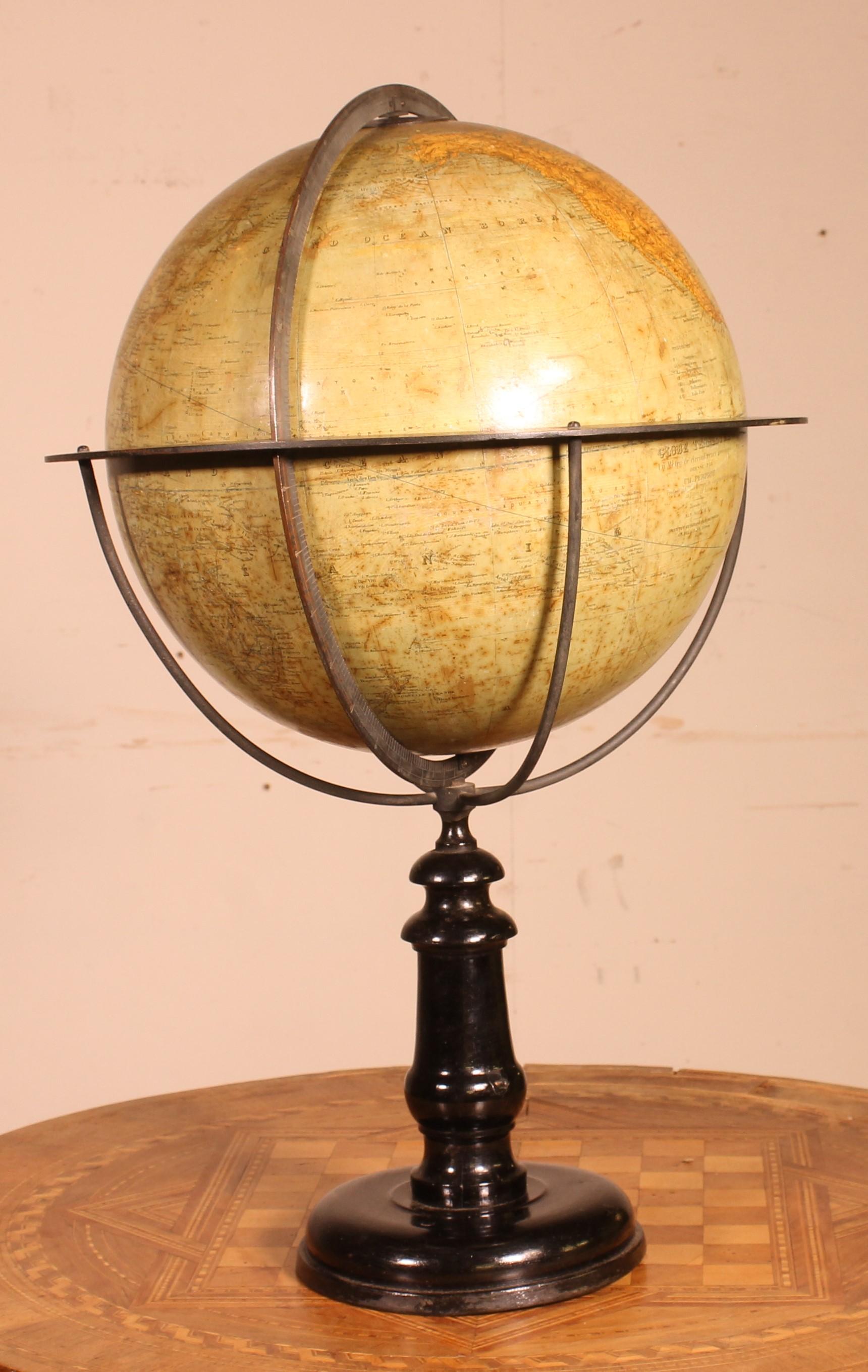 Globo Terrestre Por Ch. Périgot París Siglo XIX en venta en 1stDibs