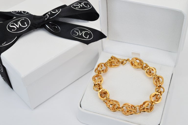 Textured 18K Yellow Gold Double Loop Chain Link Bracelet For Sale at ...