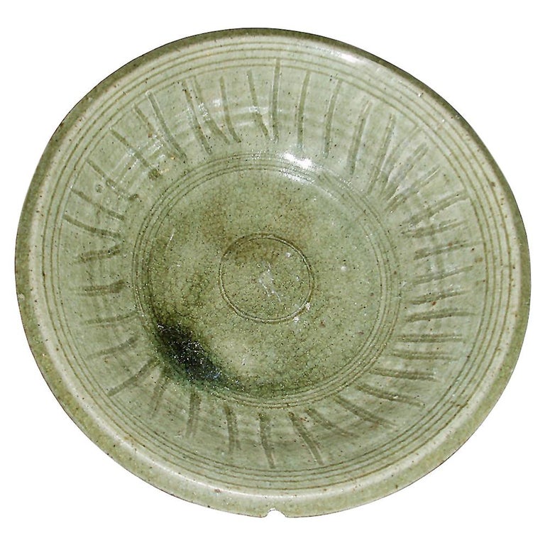 Thai Celadon Bowl, 16th Century at 1stDibs